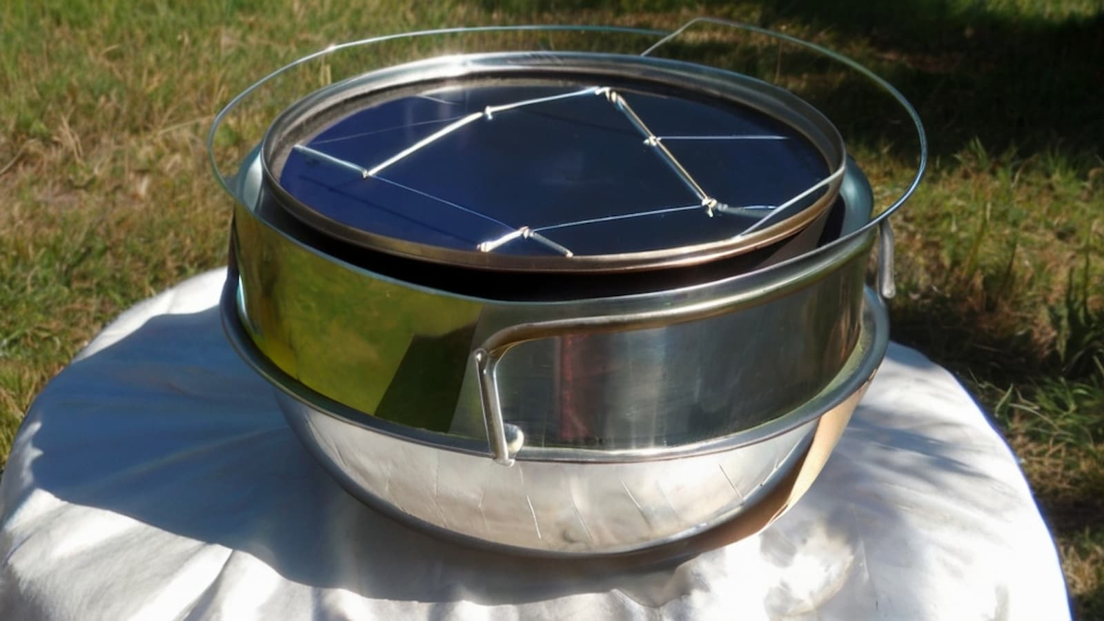 Solar Cooking Explained: Benefits & Homemade Solar Cooker 🍳